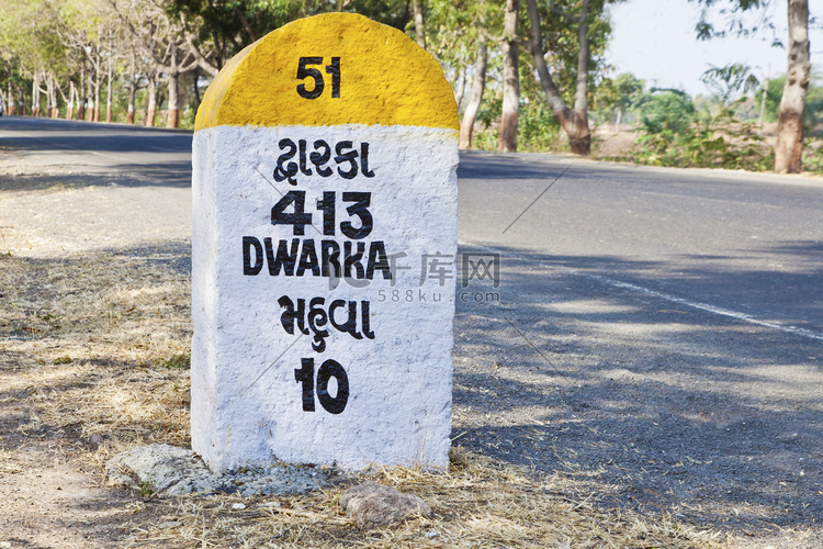 距 Dwarka 里程碑的公里数高清摄影大图-千库网