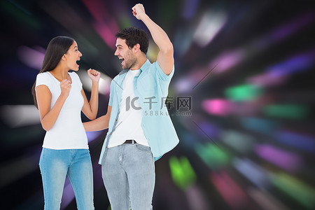 快乐休闲情侣一起欢呼的复合形象高清摄影大图-千库网