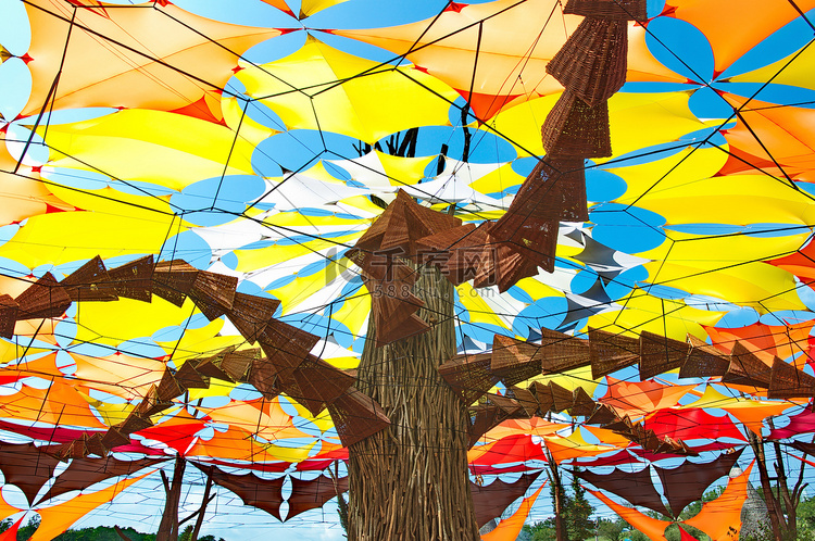 “OZORA，匈牙利 - 8 月 1 日：Ozora 节上的当代艺术，”高清摄影大图-千库网