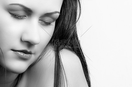 一名年轻女子的特写照片高清摄影大图-千库网