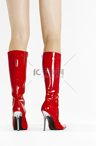 红色靴子高清摄影大图-千库网
