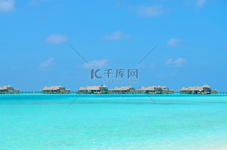 马尔代夫的平房度假村高清摄影大图-千库网