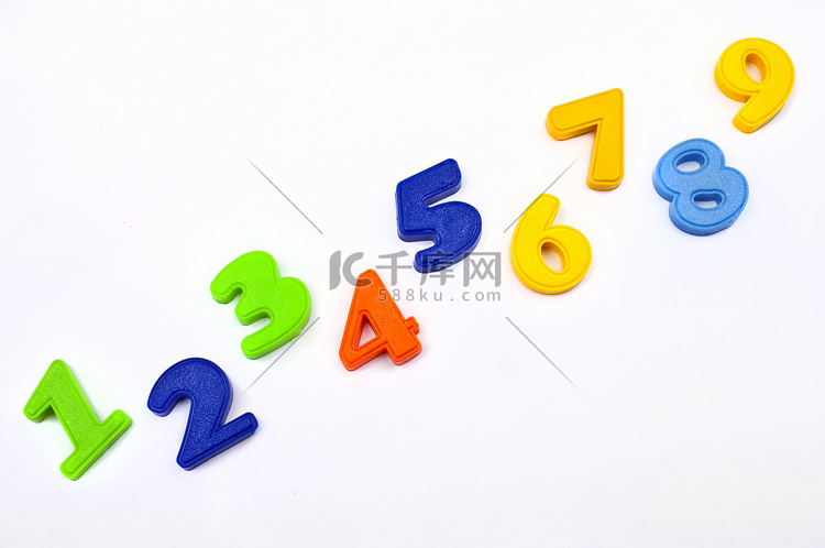 “1,2,3,4,5,6,7,8,9 个数字”高清摄影大图-千库网