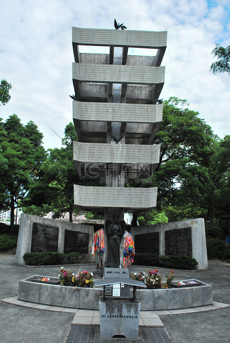原爆圆顶附近的祭坛高清摄影大图-千库网