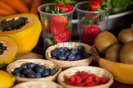 柳条篮子里的各种水果高清摄影大图-千库网