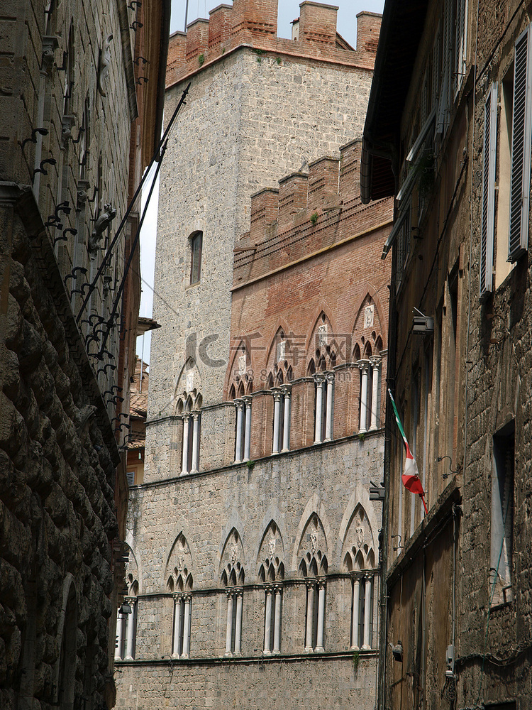 锡耶纳 - Palazzo Chigi-Saracini 的正面高清摄影大图-千库网
