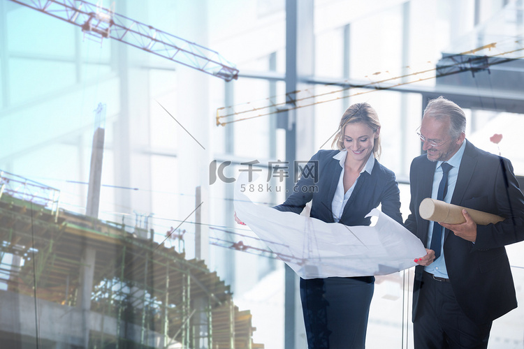 起重机与建筑工地的复合形象高清摄影大图-千库网