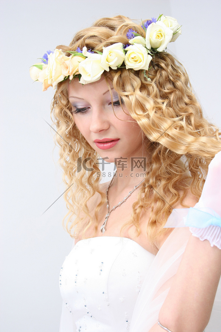 美丽的年轻女子高清摄影大图-千库网