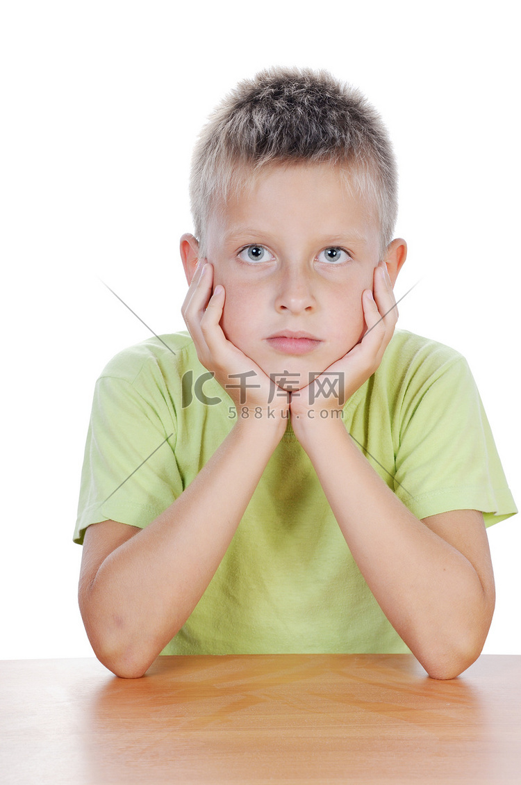 七岁男孩高清摄影大图-千库网