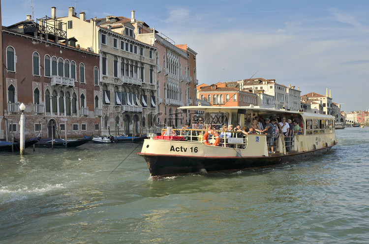Vaporetto 水上巴士的游客高清摄影大图-千库网