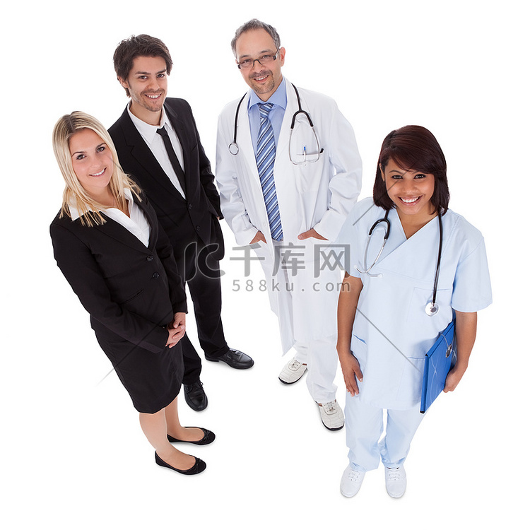 白人背景下的一群工人高清摄影大图-千库网