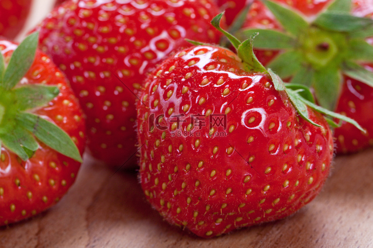 草莓高清摄影大图-千库网