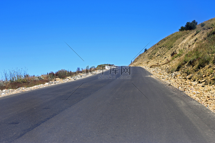 山区公路和景观。高清摄影大图-千库网