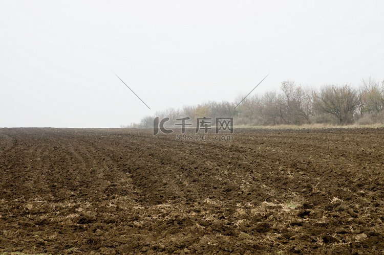 秋天的田野高清摄影大图-千库网