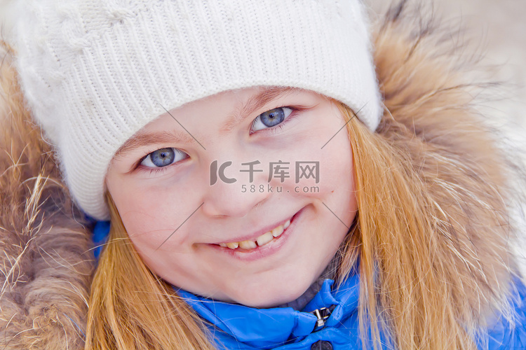可爱的女孩高清摄影大图-千库网