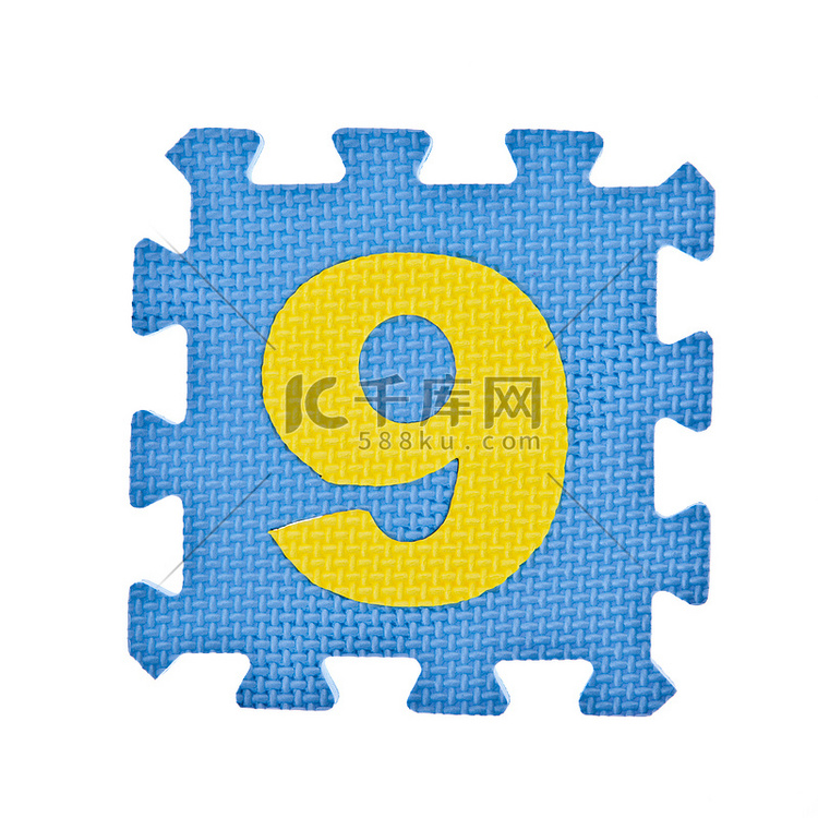 孤立在白色背景上的数字玩具高清摄影大图-千库网