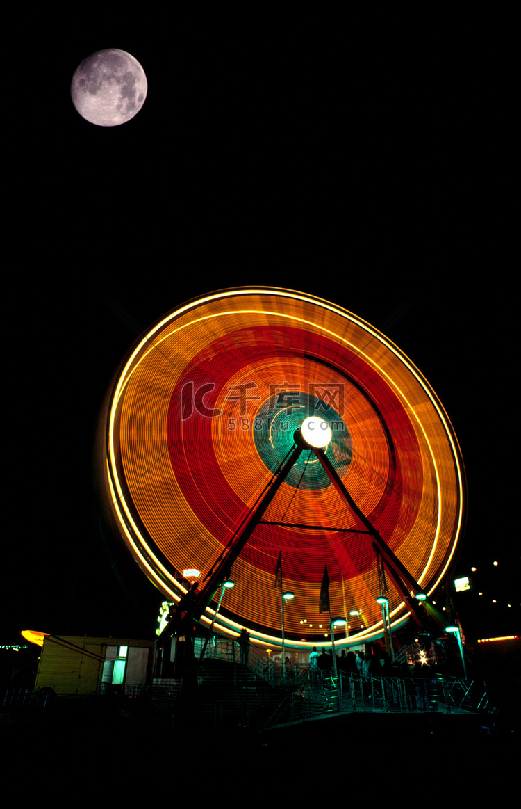 Fair Moon Full Lunar 在当地 Fair Midway Canival Ride 上展示高清摄影大图-千库网
