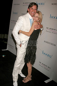 Robert Rey 博士和 Hayley Rey /ImageCollect高清摄影大图-千库网