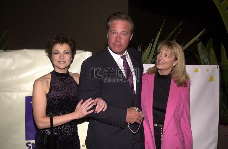 Emma Samms、John James 和 Leanne Hunley/ImageCollect高清摄影大图-千库网