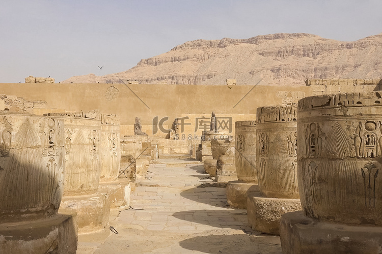 古埃及巨石的建筑物和柱子。高清摄影大图-千库网