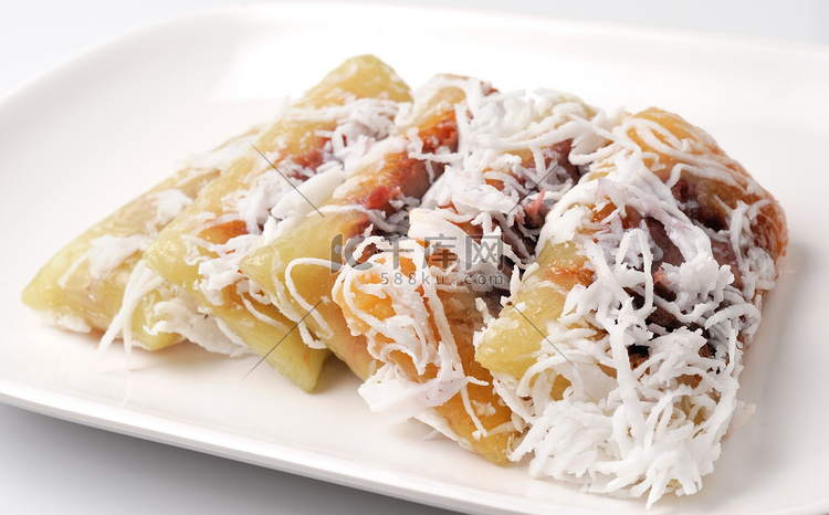 Khanom Tom 或 Khanom Kho 泰国甜点没有孤立的盘子高清摄影大图-千库网