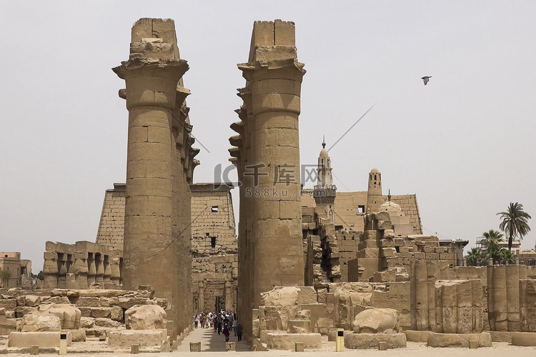 古埃及巨石的建筑物和柱子。高清摄影大图-千库网