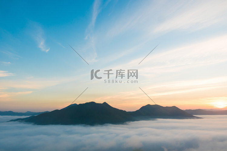 泰国黎府 Phu Thok 晨雾中的阳光。高清摄影大图-千库网