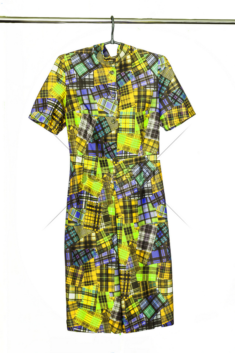 带有抽象几何彩色图案的优雅 midi 连衣裙，isol高清摄影大图-千库网