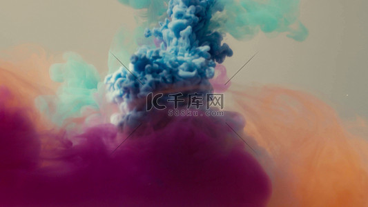 四种颜色的墨水滴在水中高清摄影大图-千库网