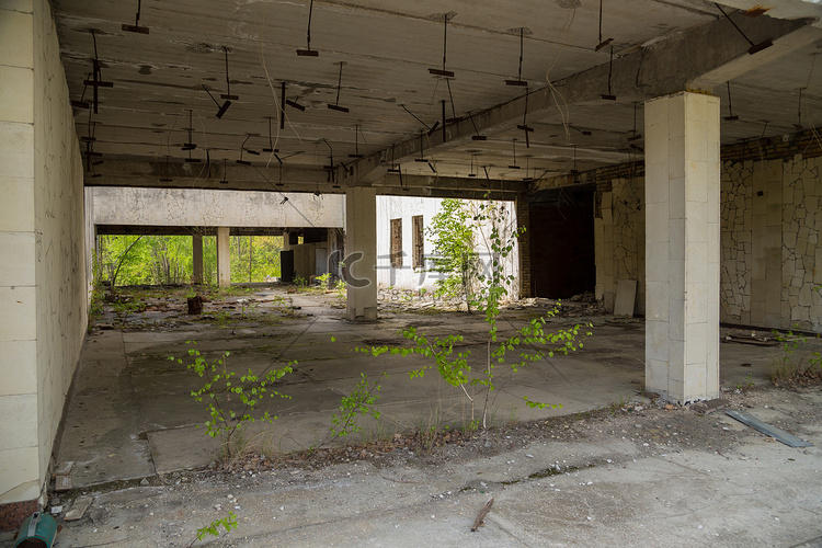 普里皮亚季的废弃房屋高清摄影大图-千库网