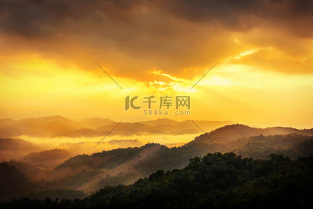 早晨的日光浴高清摄影大图-千库网