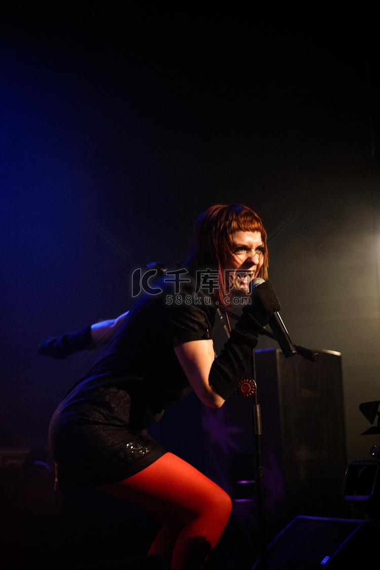 莫斯科-3 月 9 日：Razoom 乐队在马克的 OTV2 现场表演中表演高清摄影大图-千库网