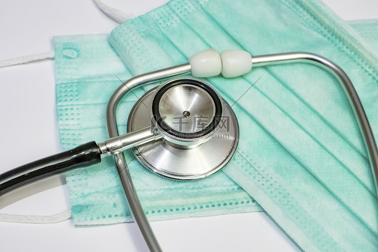 用于人类健康的医用口罩和听诊器高清摄影大图-千库网