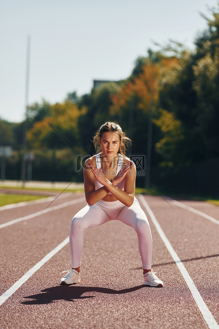 运动中的照片。高清摄影大图-千库网