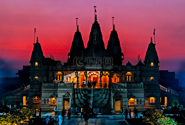 橙色天空 backg 上什里·斯瓦米纳拉扬 (Shree Swaminarayan) 寺庙的剪影图像高清摄影大图-千库网