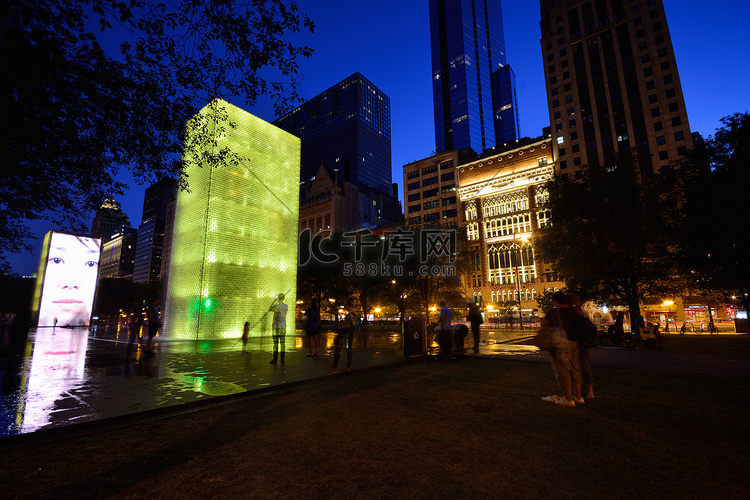芝加哥千禧公园皇冠喷泉的景色。高清摄影大图-千库网