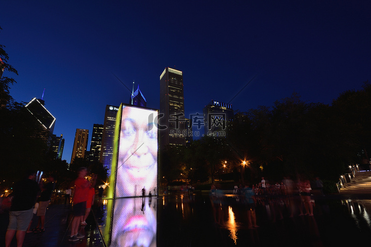 芝加哥千禧公园皇冠喷泉的景色。高清摄影大图-千库网