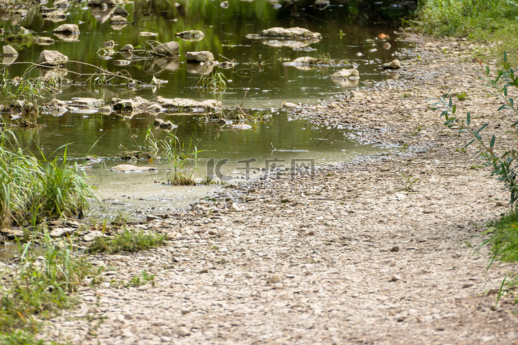多瑙河在德国多瑙艾辛根消失高清摄影大图-千库网