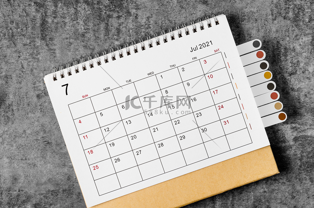 2021 年 7 月日历，附有便利贴。高清摄影大图-千库网