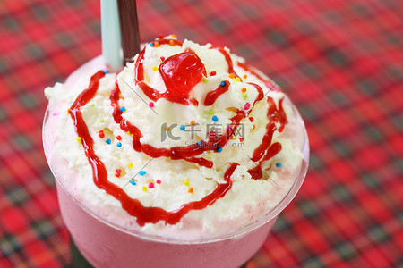 草莓奶昔高清摄影大图-千库网