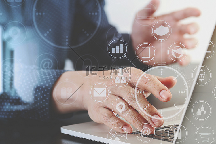 在 mod 中使用笔记本电脑的商人手的特写高清摄影大图-千库网