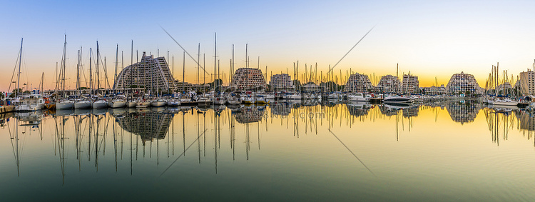 法国奥克西塔尼 (Occitanie) 海滨度假胜地拉格兰德莫特 (La Grande-Motte) 的全景高清摄影大图-千库网