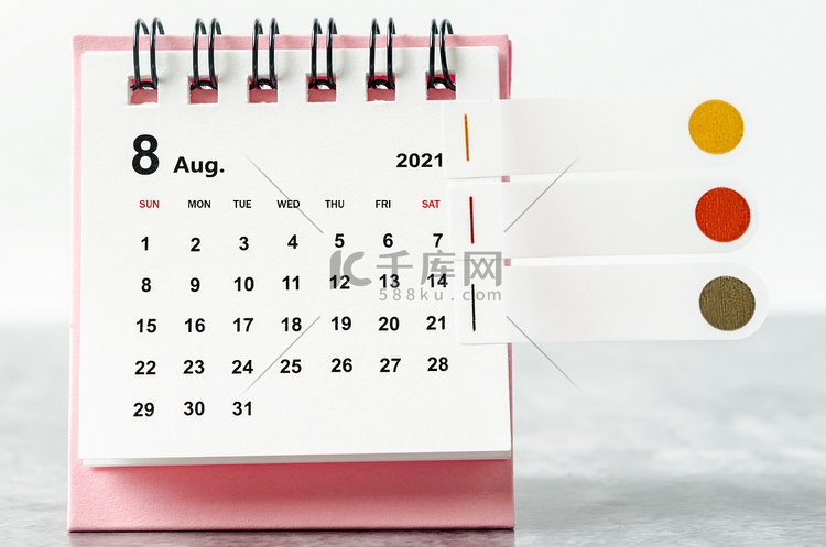2021 年 8 月的迷你日历。高清摄影大图-千库网