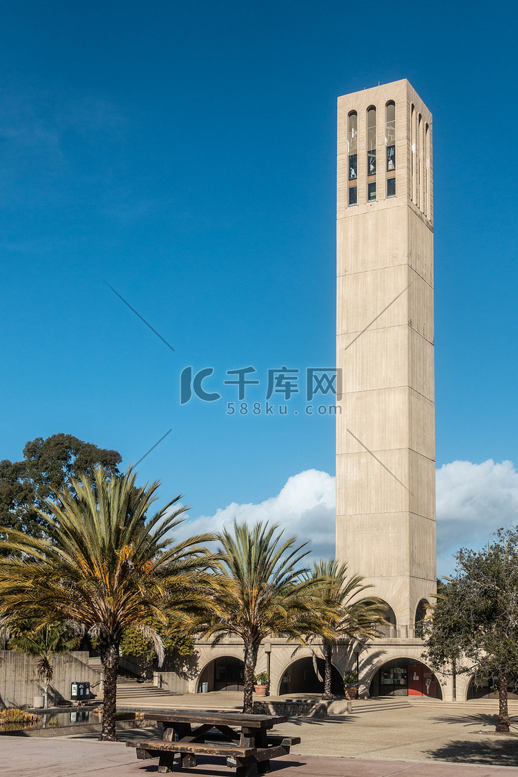UCSB 的钟楼，加利福尼亚州圣巴巴拉。高清摄影大图-千库网
