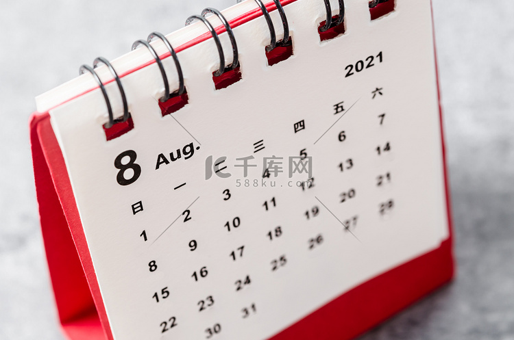 2021 年 8 月的迷你日历。高清摄影大图-千库网