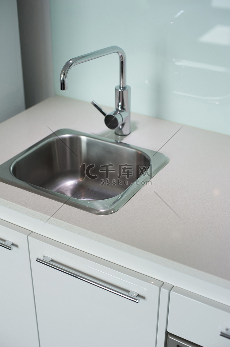 不锈钢厨房水槽高清摄影大图-千库网