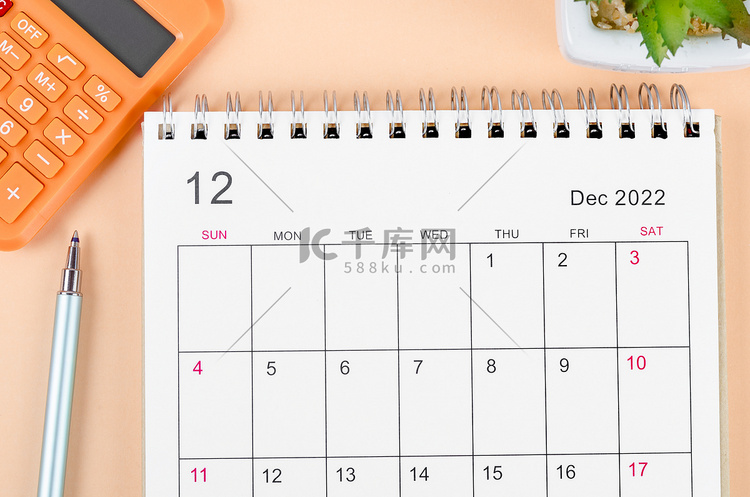 2022 年 12 月台历，背景漂亮，带有计算器。高清摄影大图-千库网