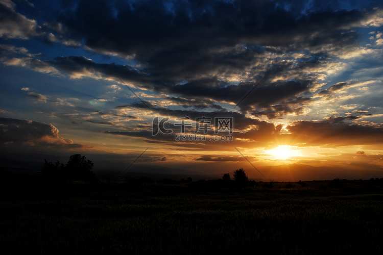黑暗的天空云 cloudscape 在日落高清摄影大图-千库网