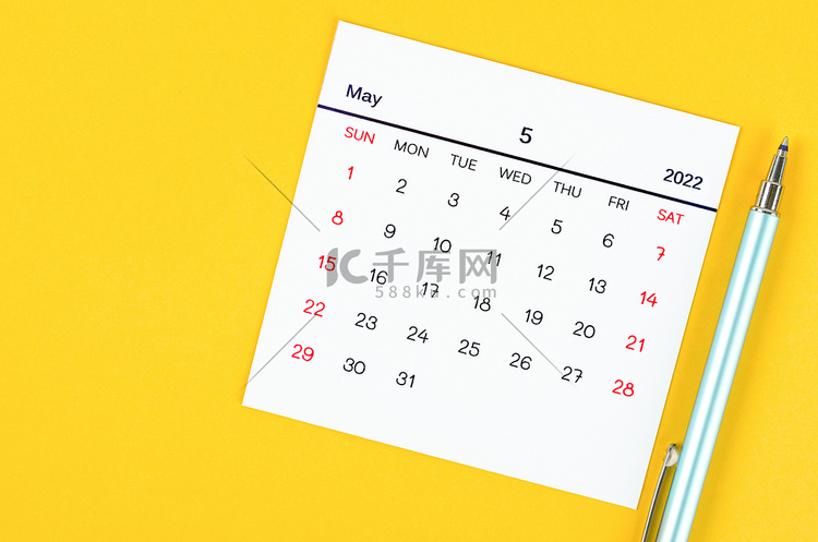 2022 年 5 月黄色背景日历。高清摄影大图-千库网