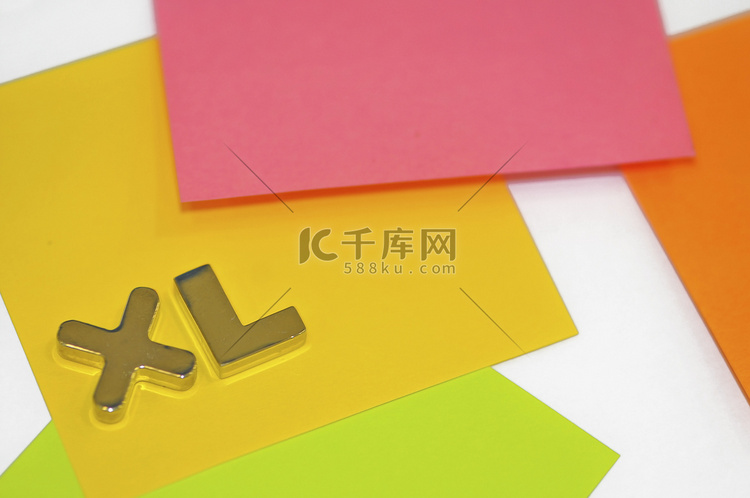 xl 标志，艺术镜头上的彩色标签高清摄影大图-千库网